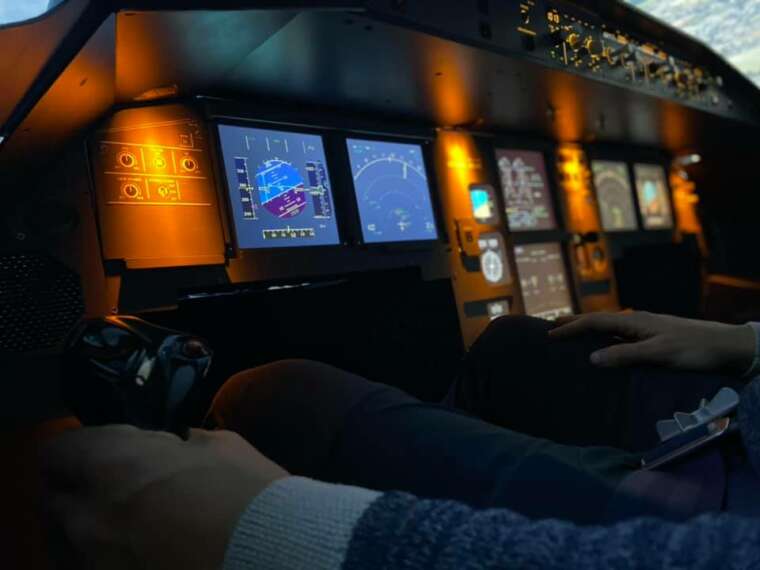 Simulateurs de vol F-16 , F-14 et AIRBUS - Flight Experience - Nivelles